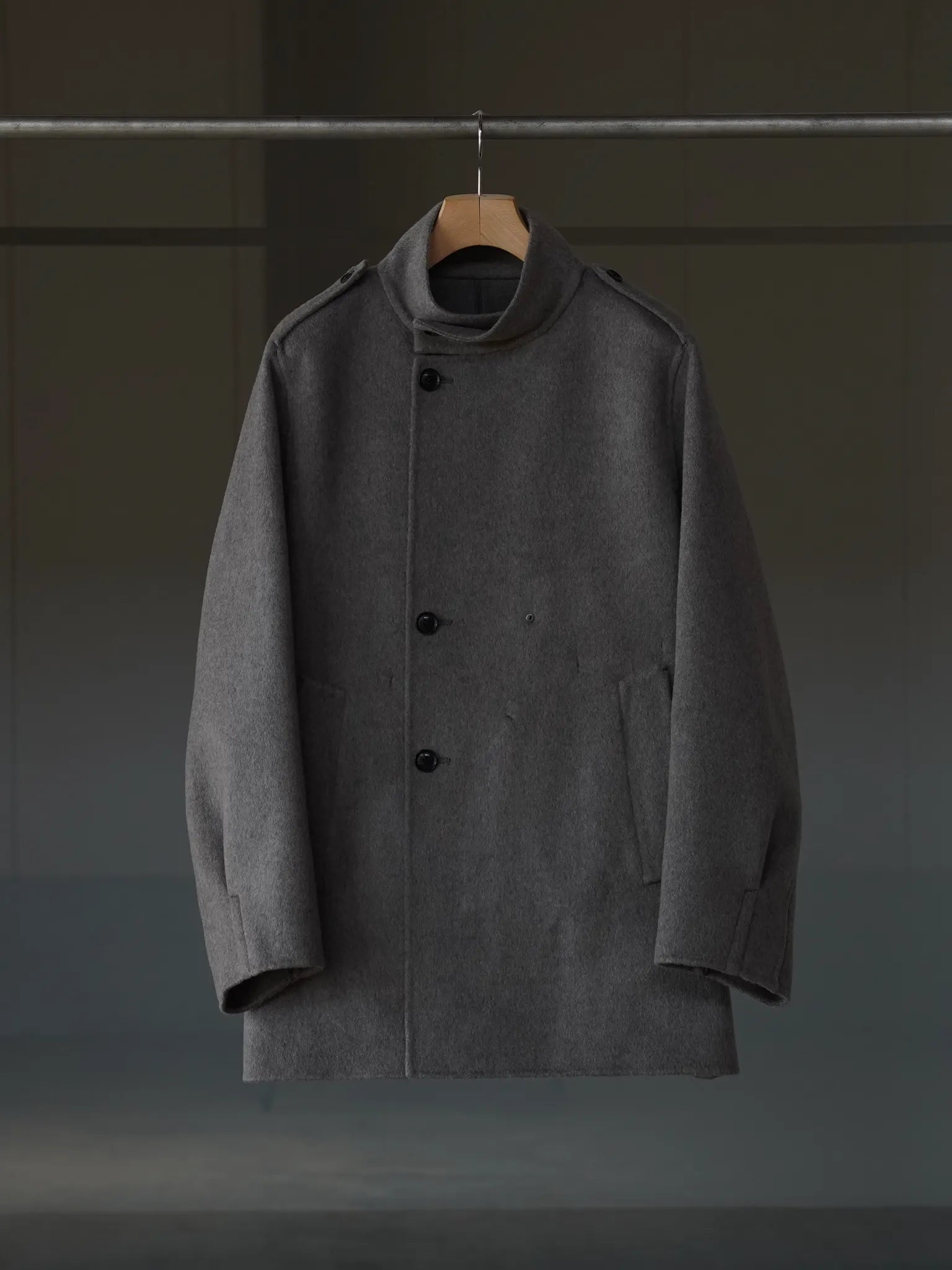 IRENISA EPAULET STAND COLLAR HALF COAT MOCHA GRAY | CASANOVA&CO (カサノヴァ ...